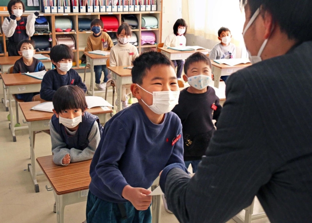 「サンタさん来るかな」児童ら冬休みに胸躍らせ 小中学校などで2学期終業式 三田 | 三田 | 神戸新聞NEXT