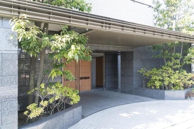 神戸新聞NEXT｜連載・特集｜話題｜富裕層は「駅チカ物件」よりも「車寄せのある物件」に魅力感じる！？「地下駐車場」「各階のゴミ捨て場」にこだわる声も