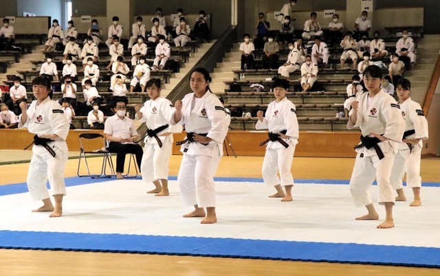 神戸新聞NEXT｜映像・写真｜写真ニュース特集｜2020県高校総体【代替大会】｜少林寺拳法（8月8日）